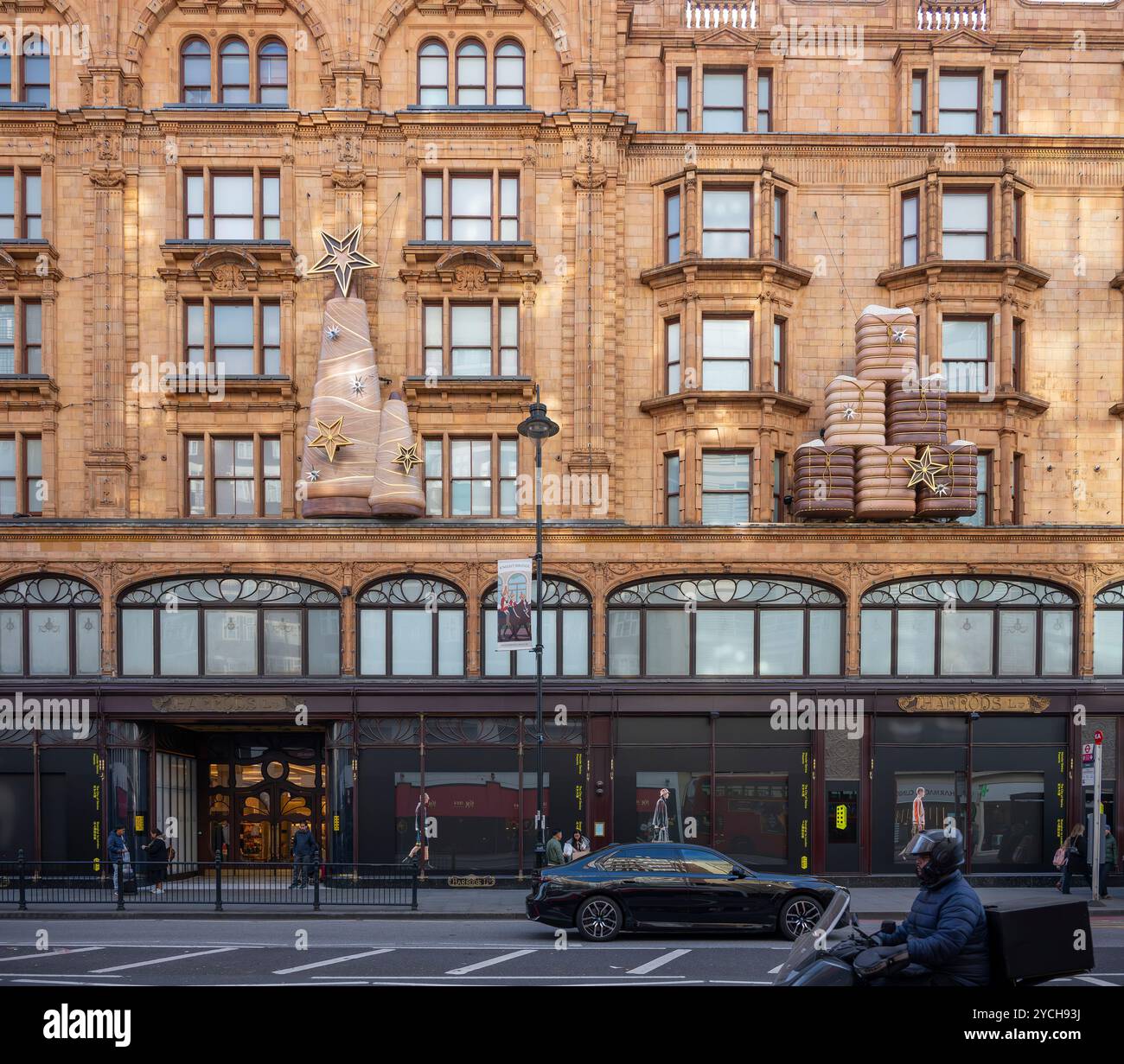 Harrods Knightsbridge, London, UK. 23rd Oct, 2024. The frontage of ...