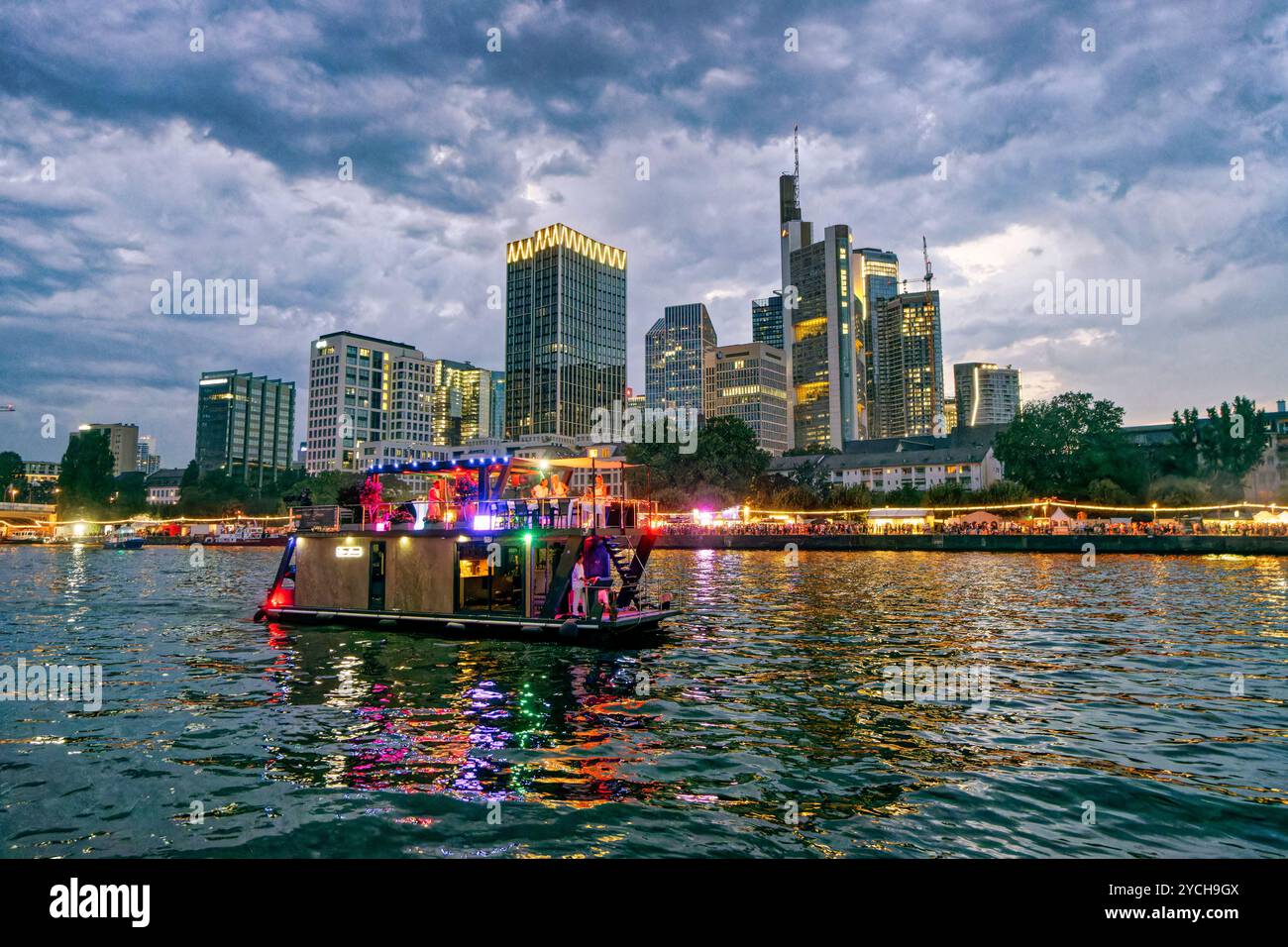 Museumsuferfest, Mainufer, Skyline, Partyboot, Bankenviertel, Frankfurt ...
