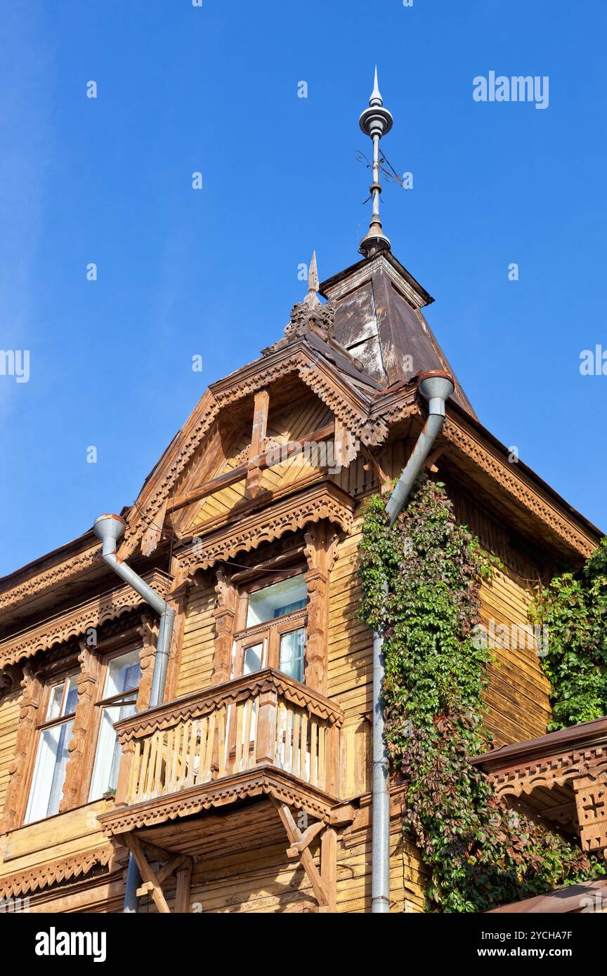 Faded wooden house hi-res stock photography and images - Alamy