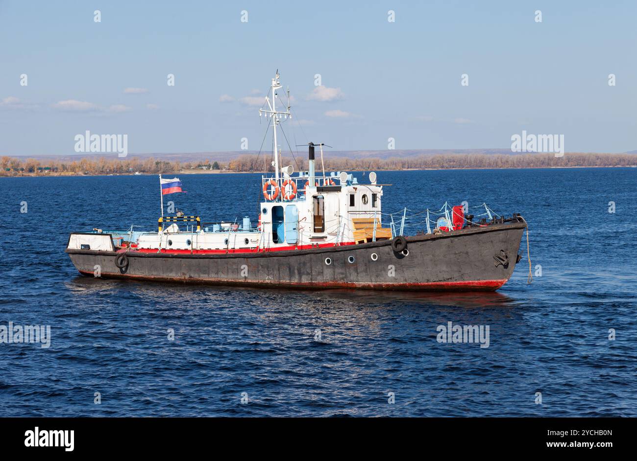 Powerboat on river hi-res stock photography and images - Alamy