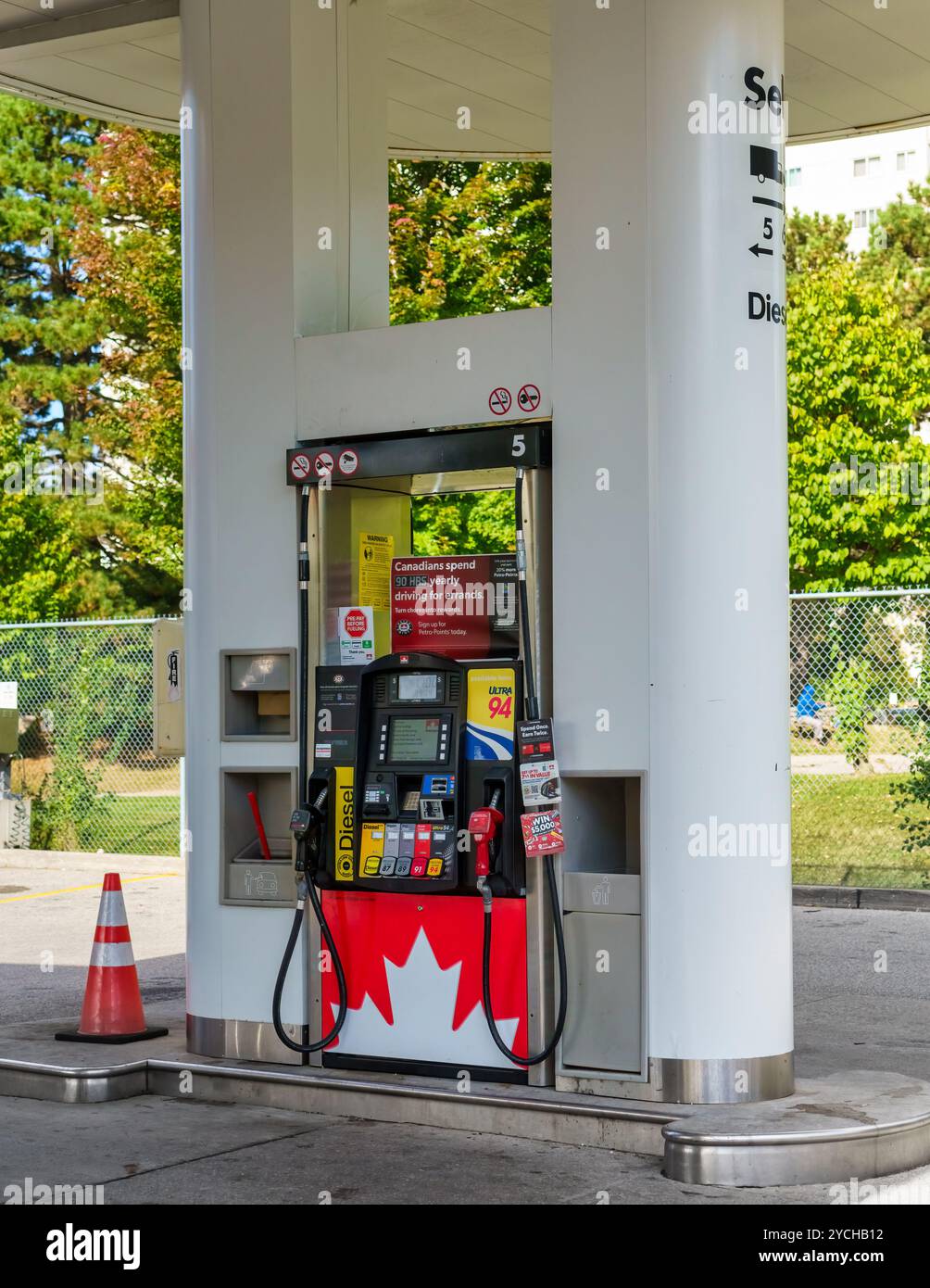 Petro canada logo hi-res stock photography and images - Alamy