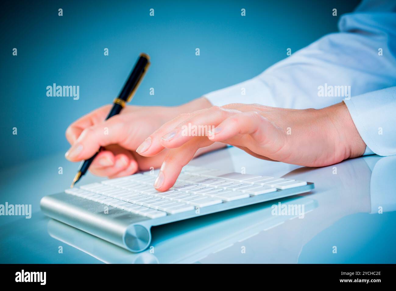 Female hands work keyboard hi-res stock photography and images - Alamy