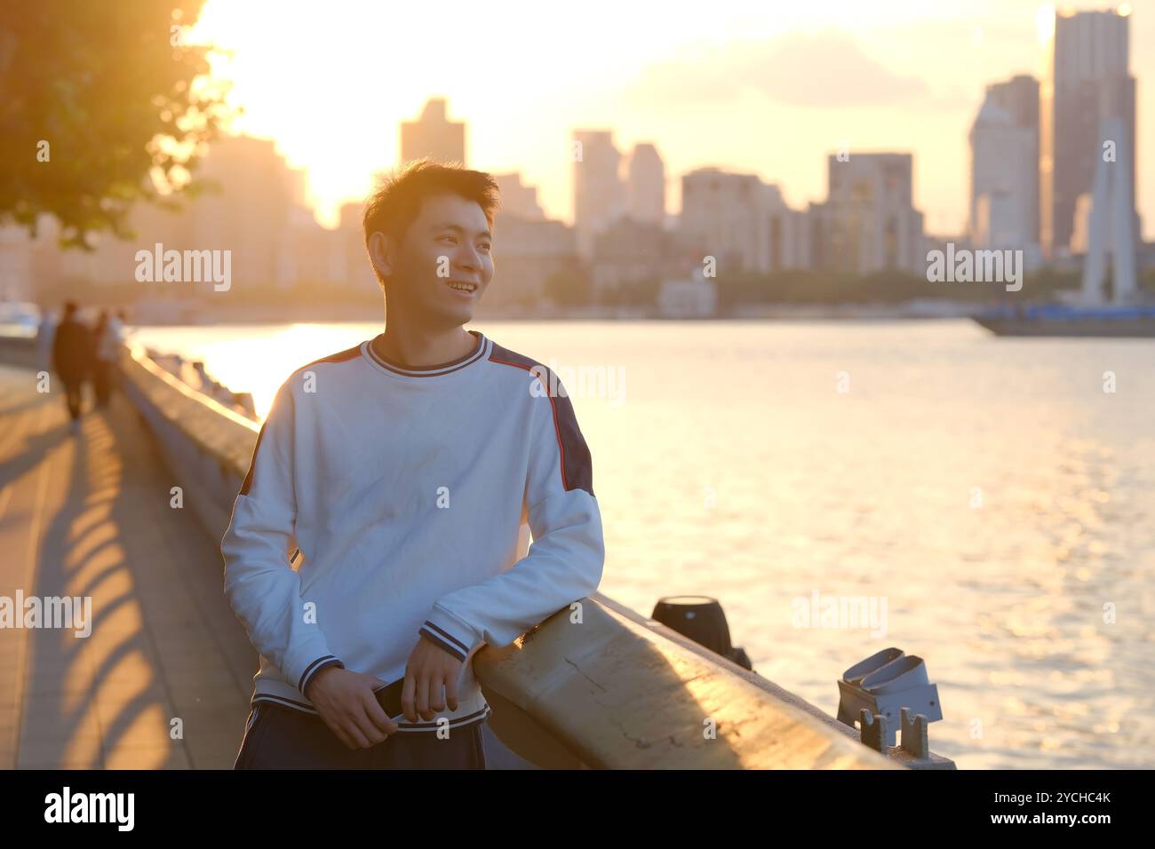 Happy smiling asian young hi-res stock photography and images - Alamy