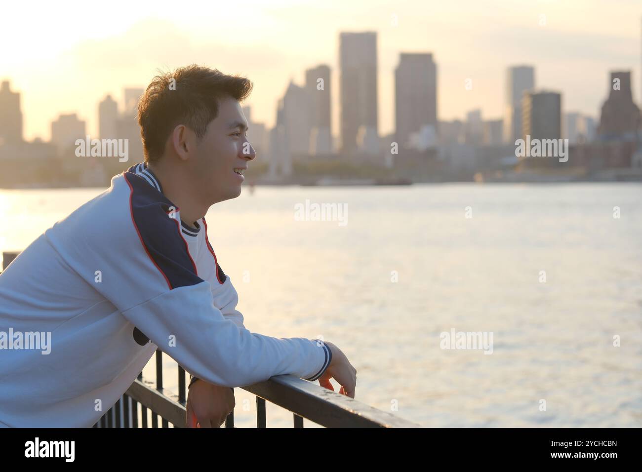 Side profile asian man hi-res stock photography and images - Alamy