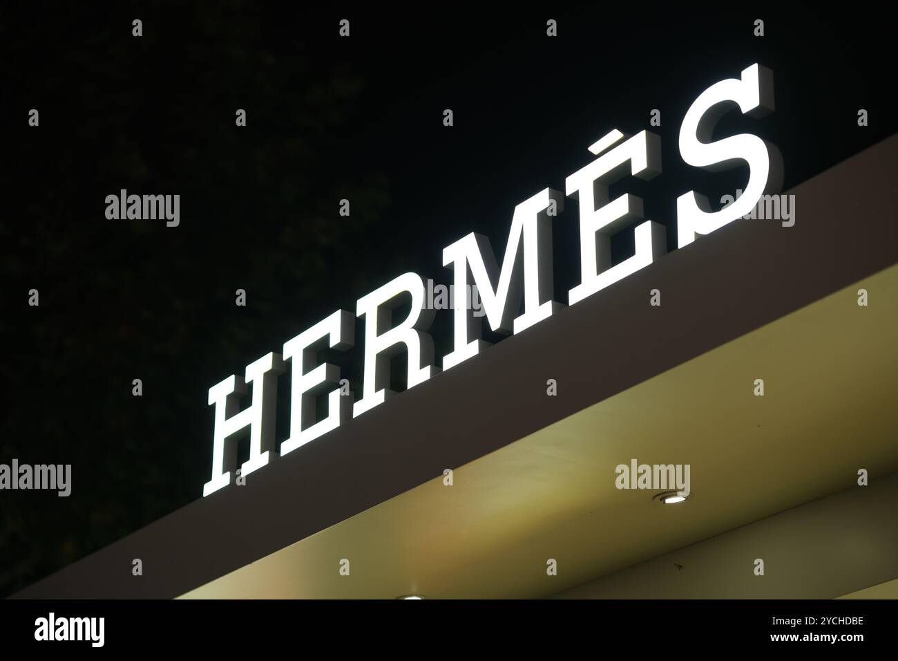 Hermès store brand logo Stock Photo - Alamy