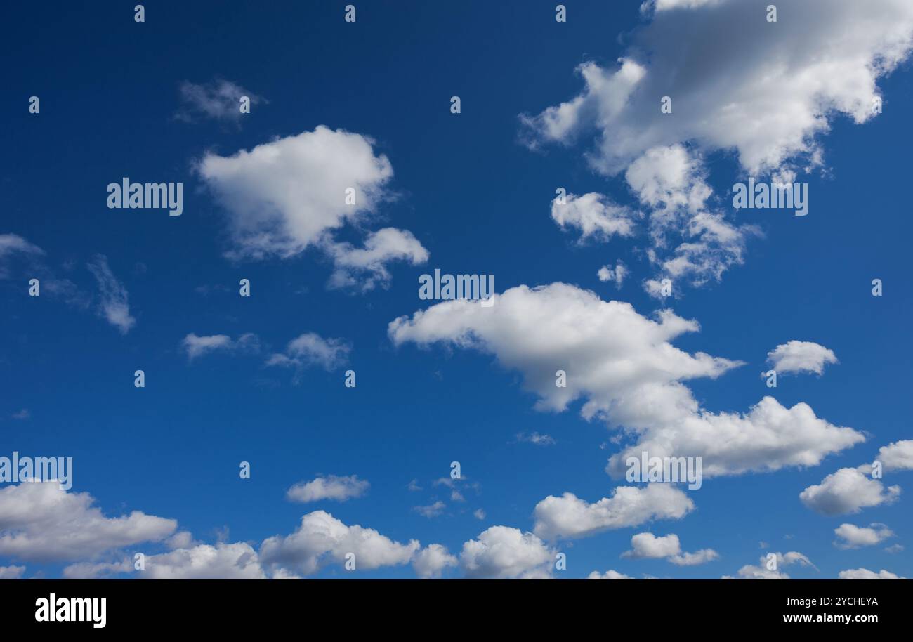 Beautiful bright deep blue sky hi-res stock photography and images - Alamy