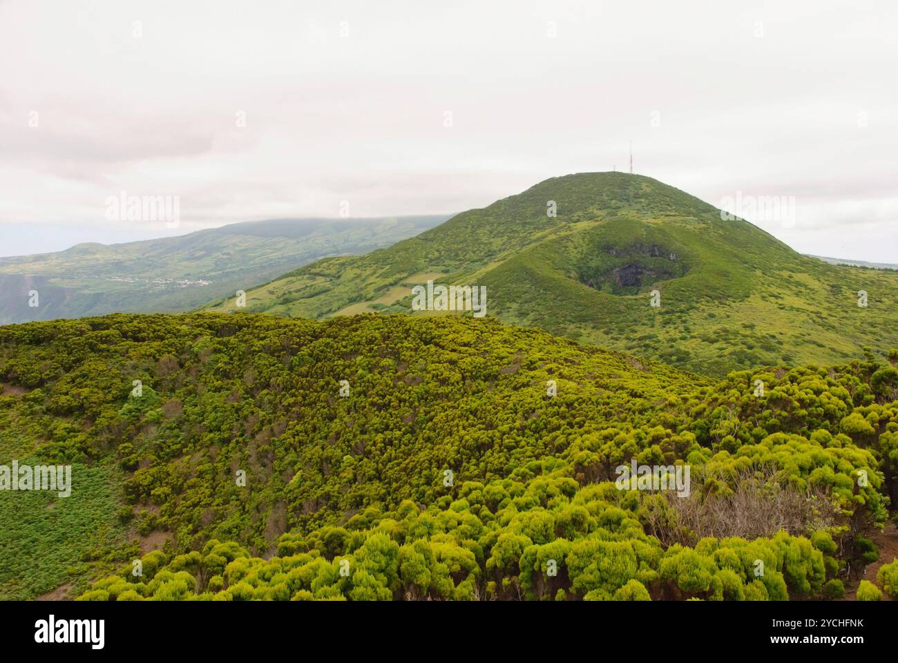 Green horizontal island geologic hi-res stock photography and images ...