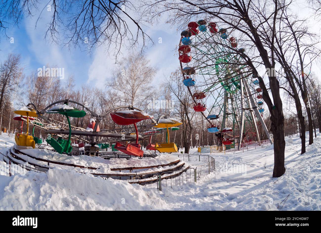 Ferris wheel in winter park in Samara, Russia Stock Photo - Alamy