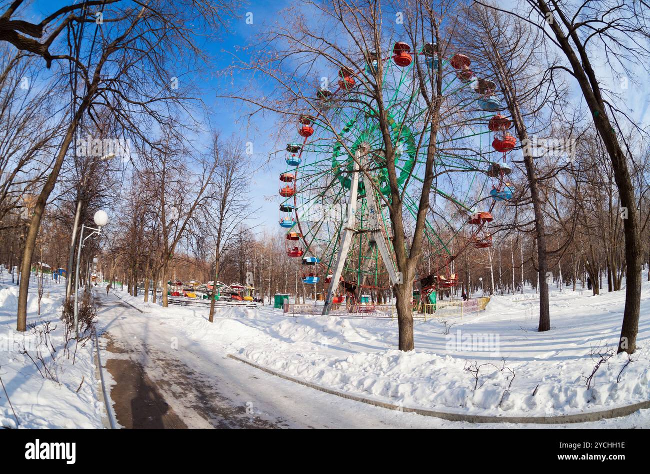 Ferris wheel in winter park in Samara, Russia Stock Photo - Alamy