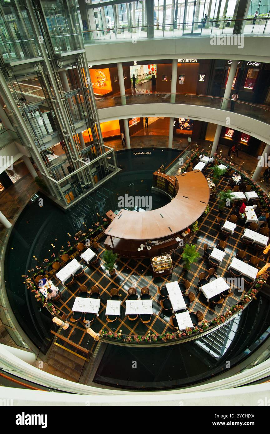 Restaurant marina bay sands shopping hi-res stock photography and ...
