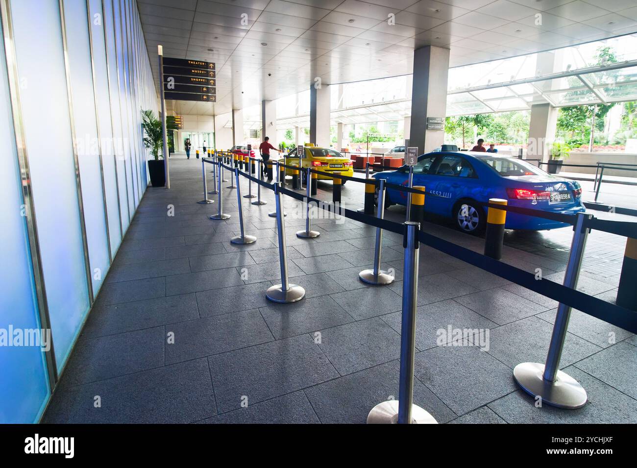 Singapore traffic bay street road hi-res stock photography and images ...