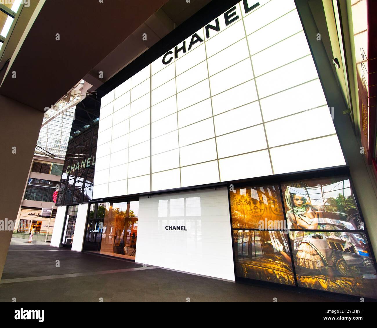 Chanel boutique in Marina Bay Sands. Singapore Stock Photo - Alamy