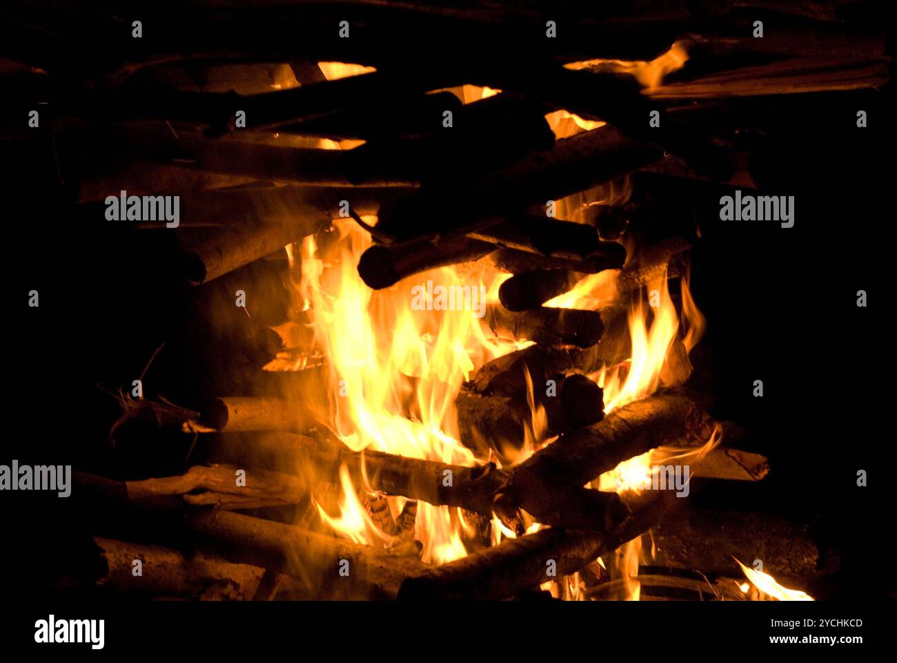 Burning campfire night red orange hi-res stock photography and images ...