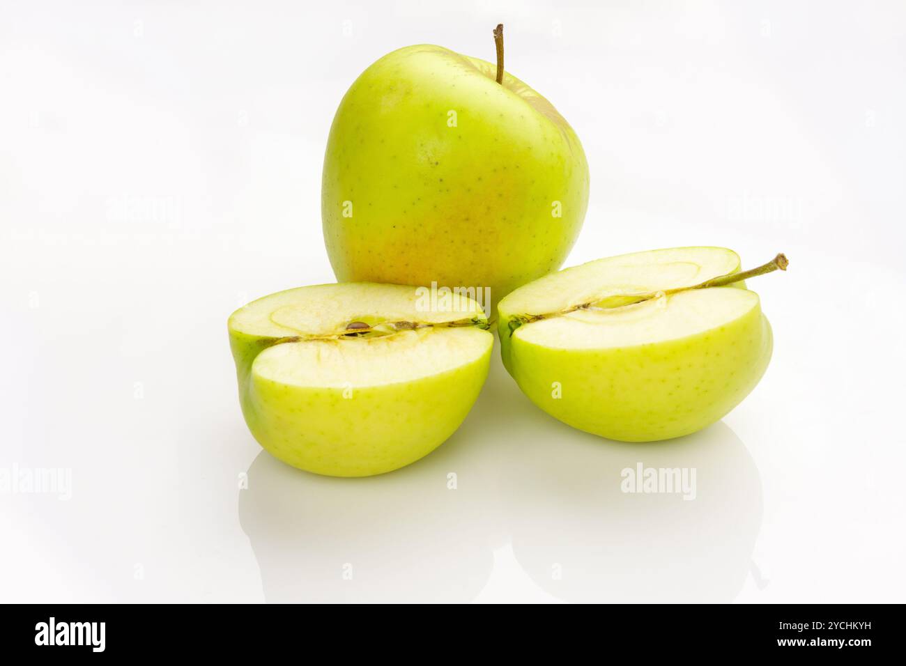 whole and sliced apple with reflection Stock Photo - Alamy