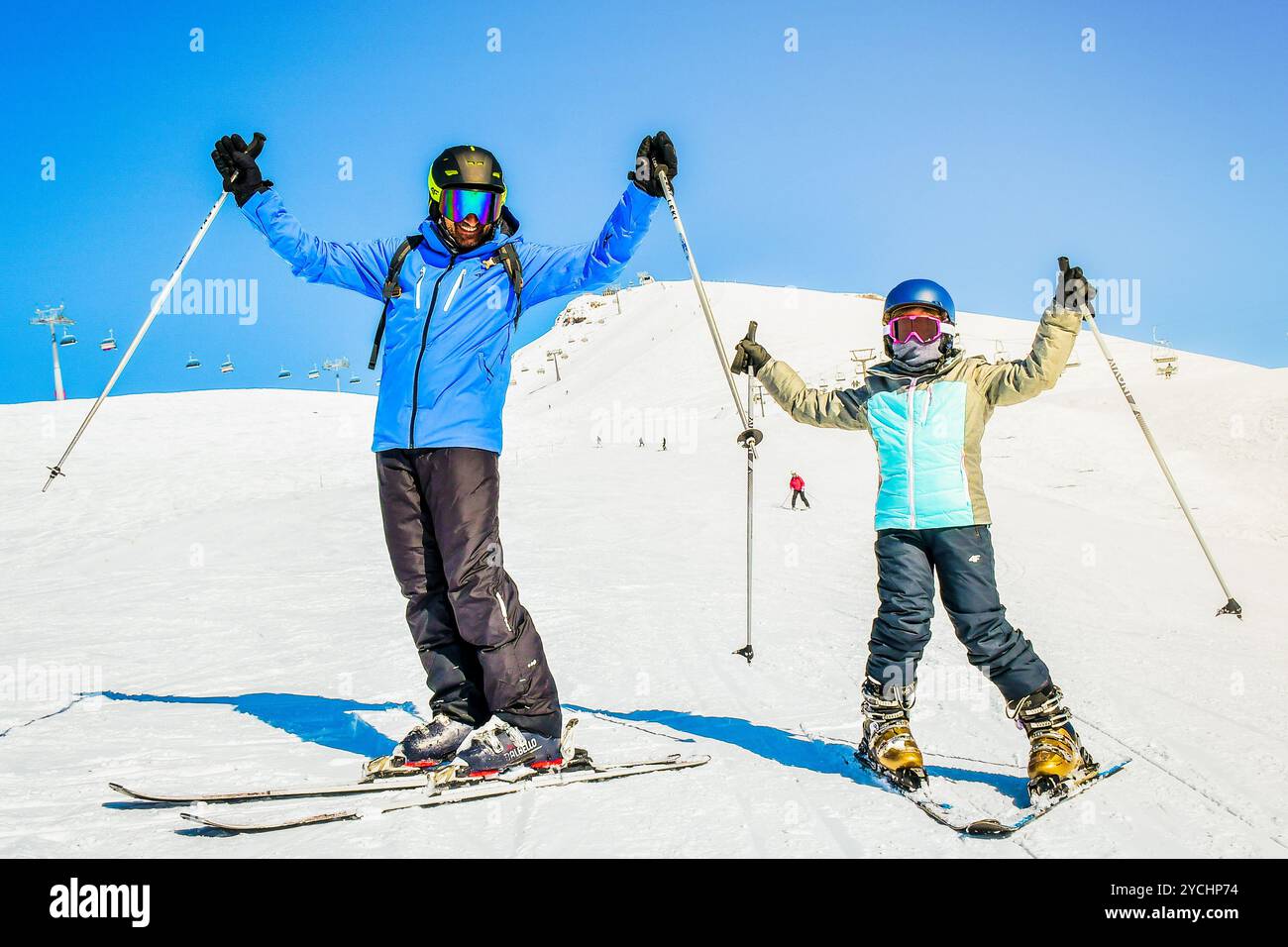Family playing together in the snow hi-res stock photography and images ...
