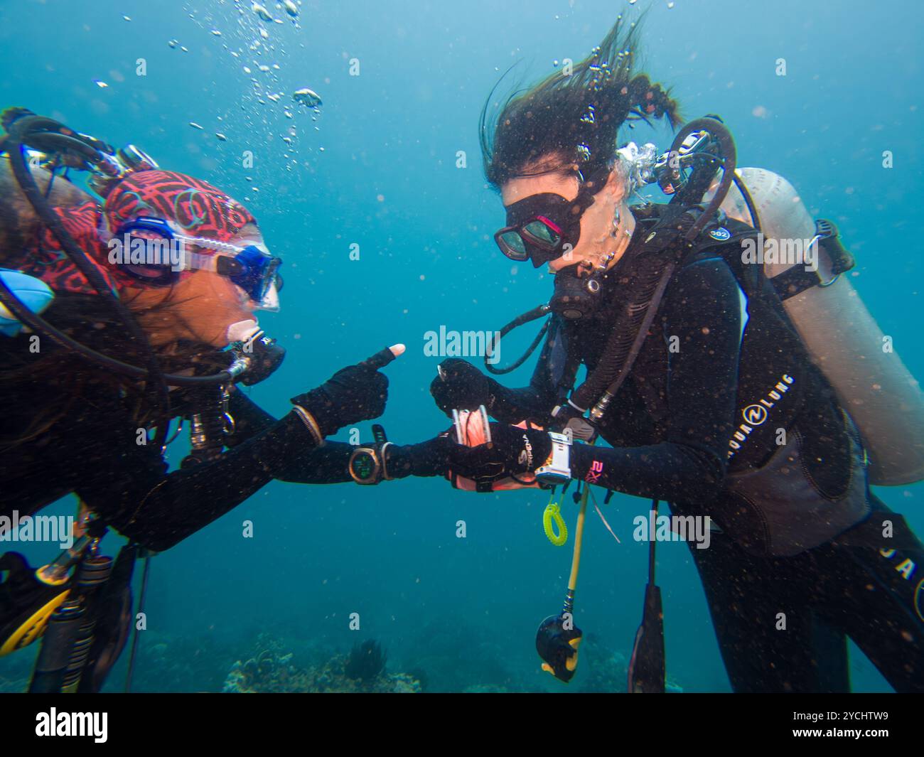 Practice scuba hi-res stock photography and images - Alamy