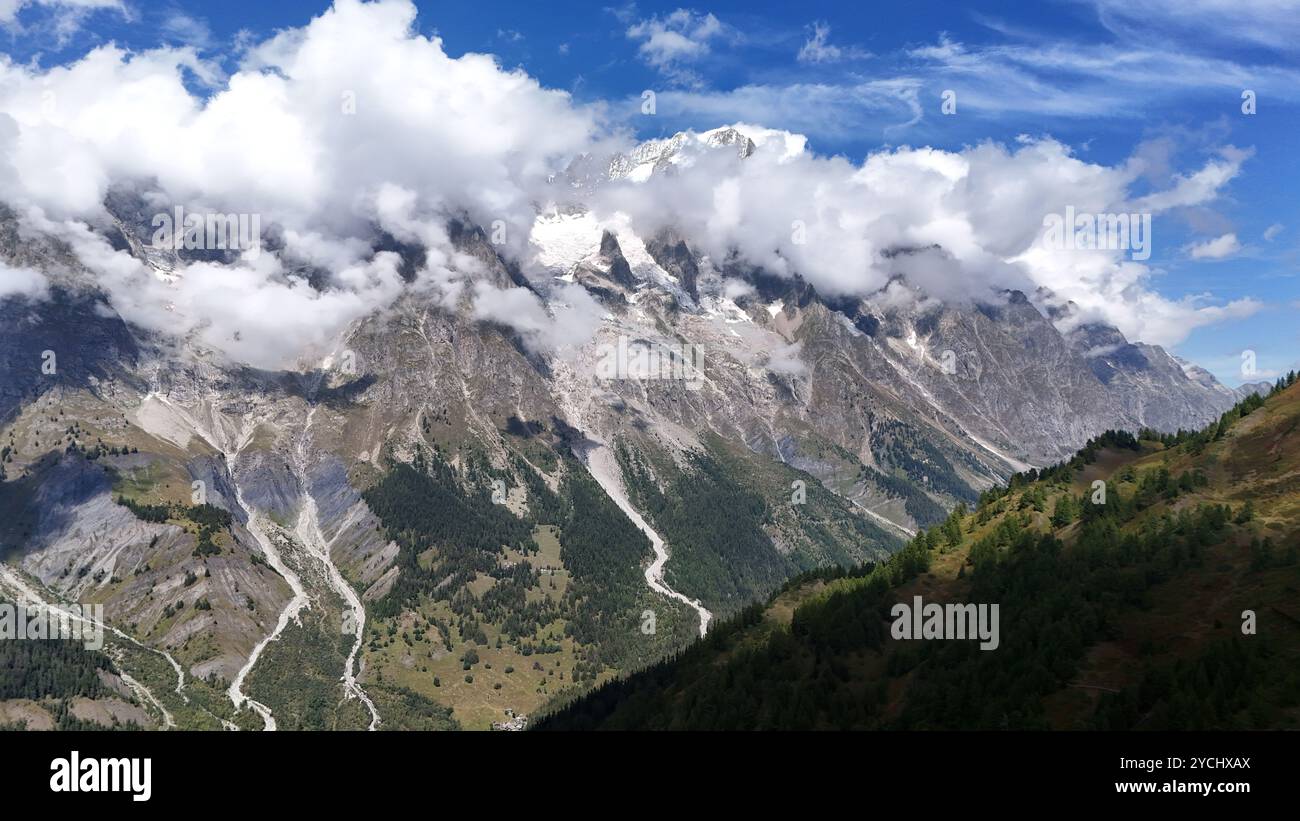 Photographer in italian alps hi-res stock photography and images - Alamy