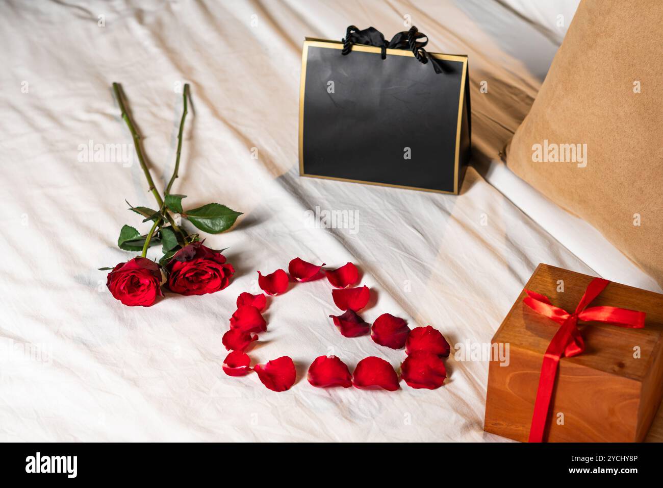 Heart made petals red roses hi-res stock photography and images - Alamy