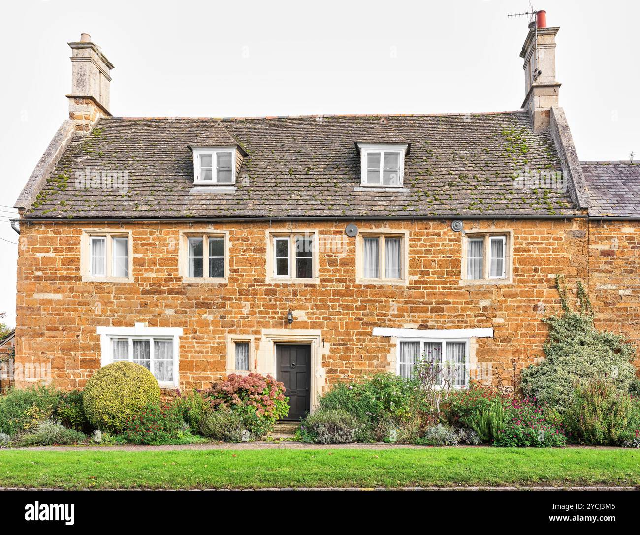 Stone house in the village of Rockingham, Northamptonshire, England ...