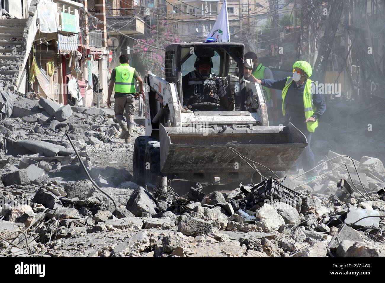 Lebanese Civil Defense and Emergency Teams carry out search and rescue ...