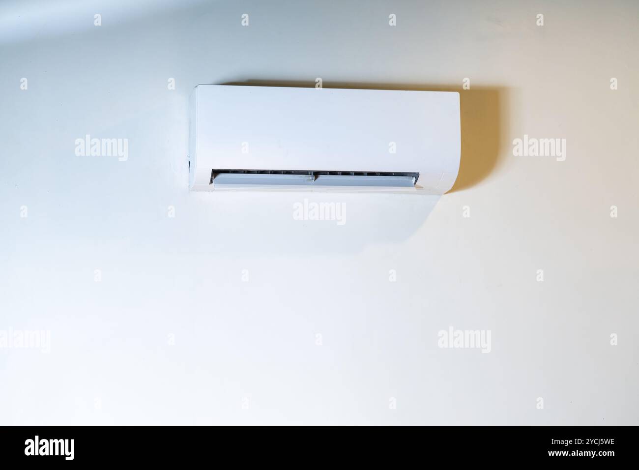 Wall mounted air conditioning unit hi-res stock photography and images ...