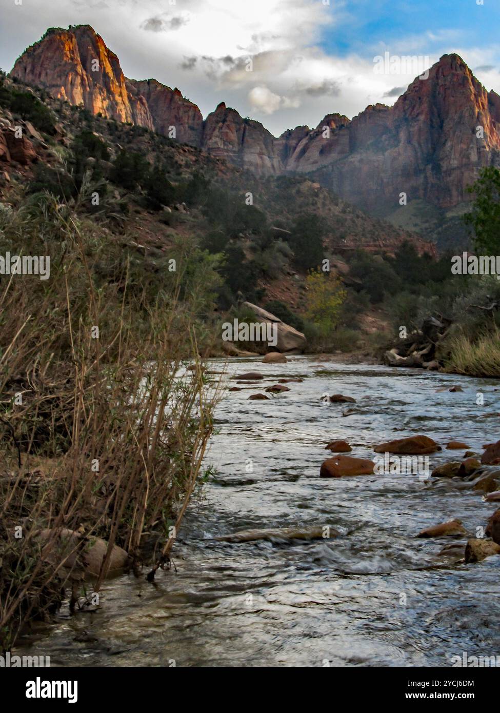 Dramatic view of the tall mountains of Zion Canyon, in Zion National ...