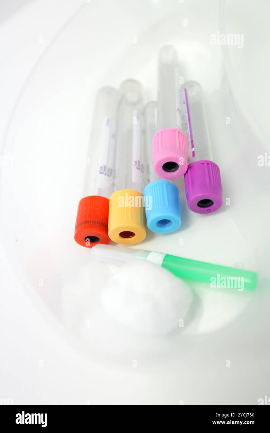 Kidney dish and blood test hi-res stock photography and images - Alamy