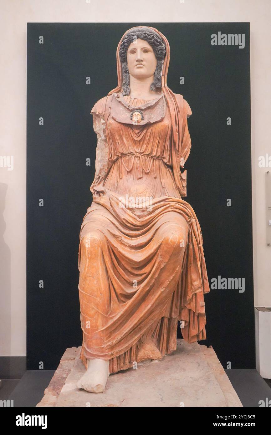 Himation hi-res stock photography and images - Alamy