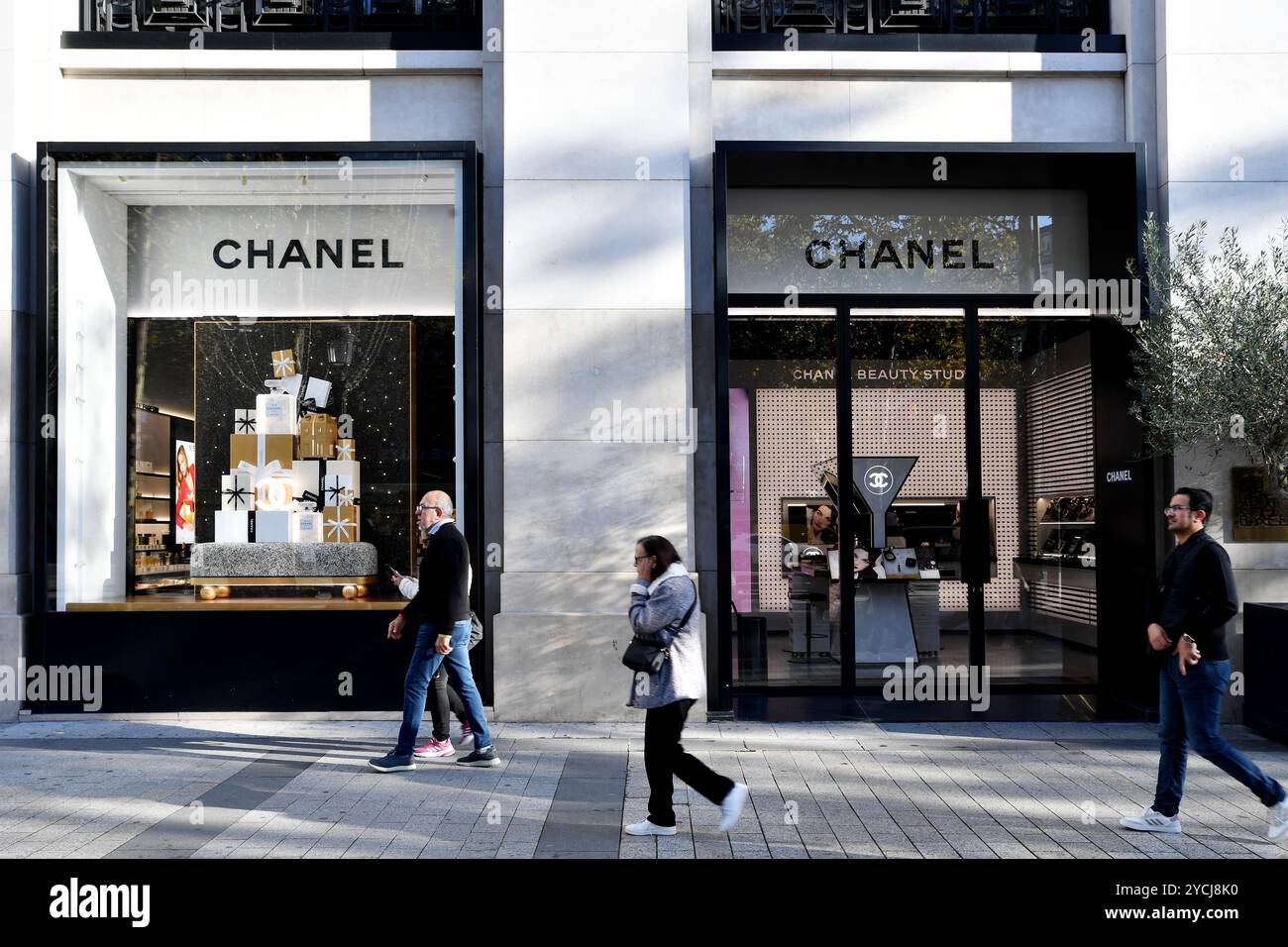 Chanel retail store hi-res stock photography and images - Alamy