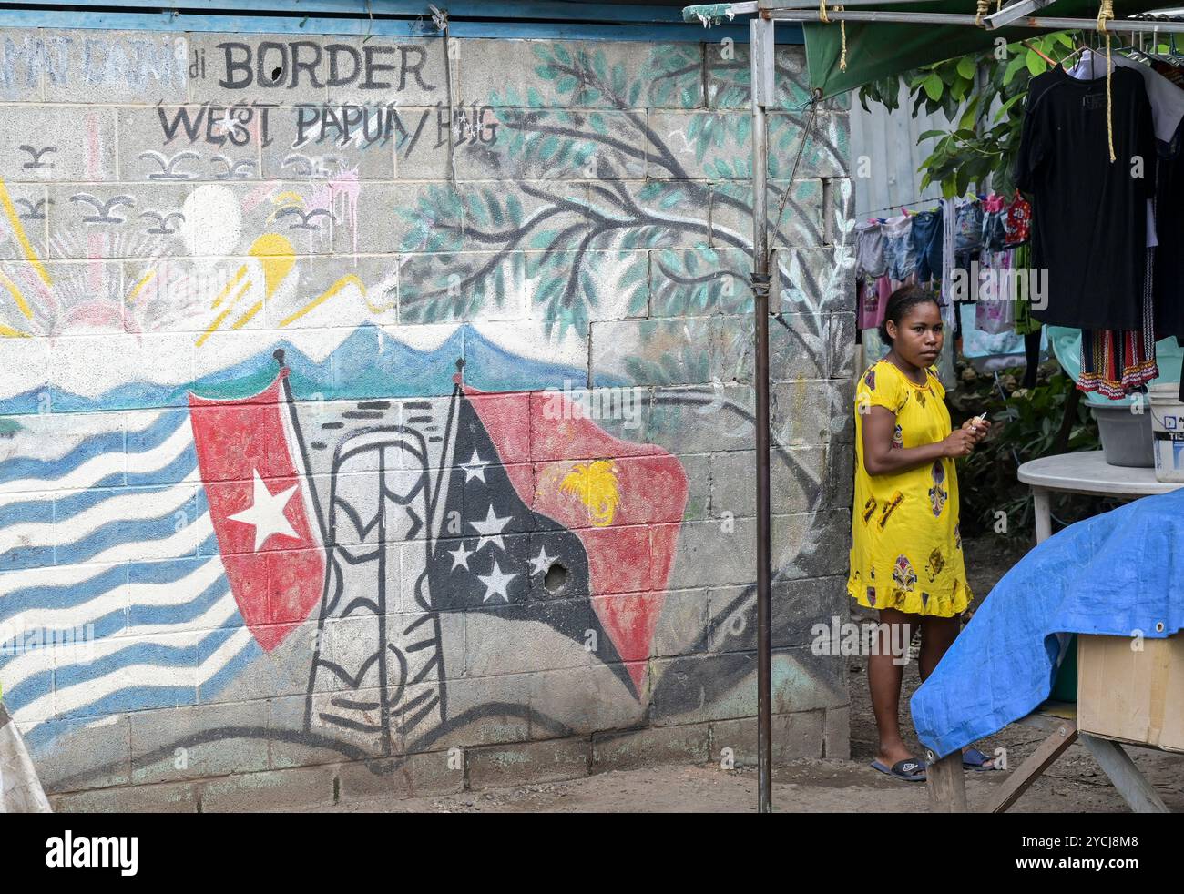 PAPUA NEW GUINEA, Port Moresby, Camp Hohola settlement for refugees ...
