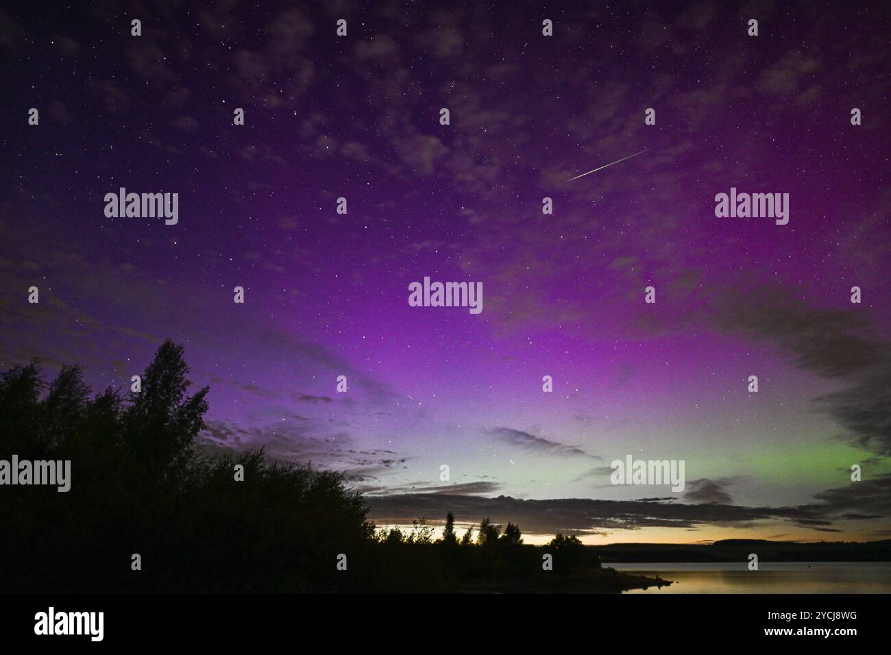 Aurora Borealis (Northern lights) over Derwent Reservoir, UK Stock ...