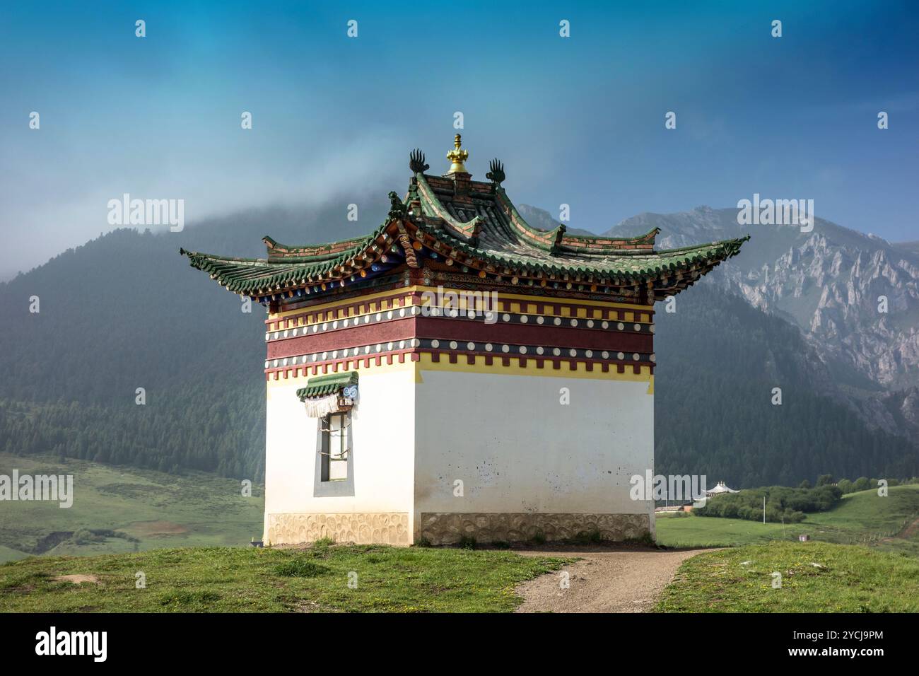 Tibetan building in Langmusi ,Sichuan Stock Photo - Alamy