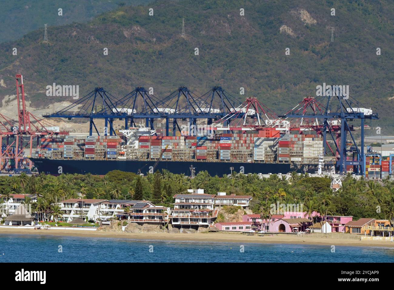 Manzanillo container port mexico hi-res stock photography and images ...