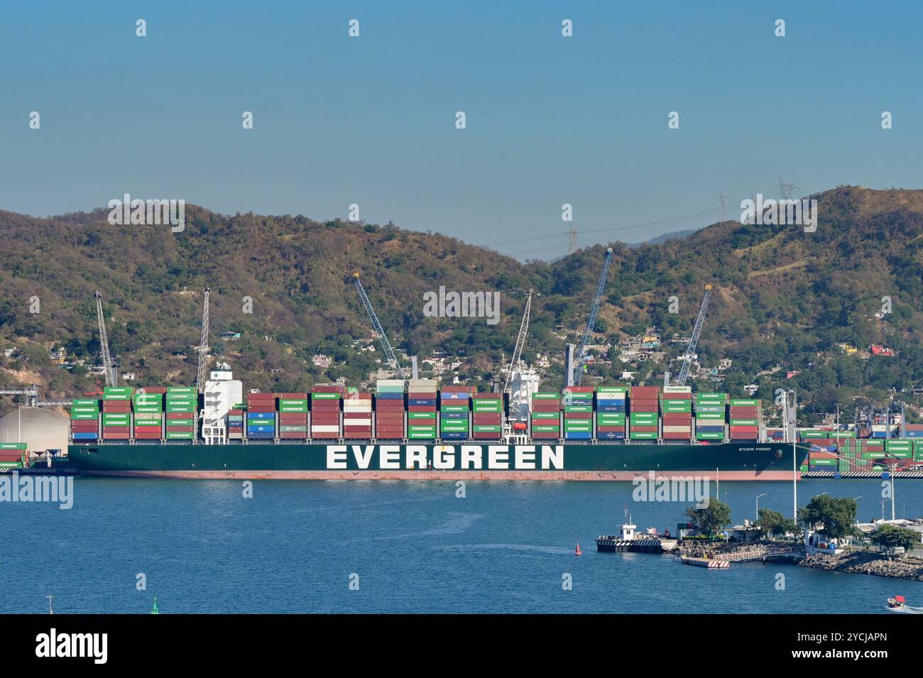 Container ship docked at port hi-res stock photography and images - Alamy