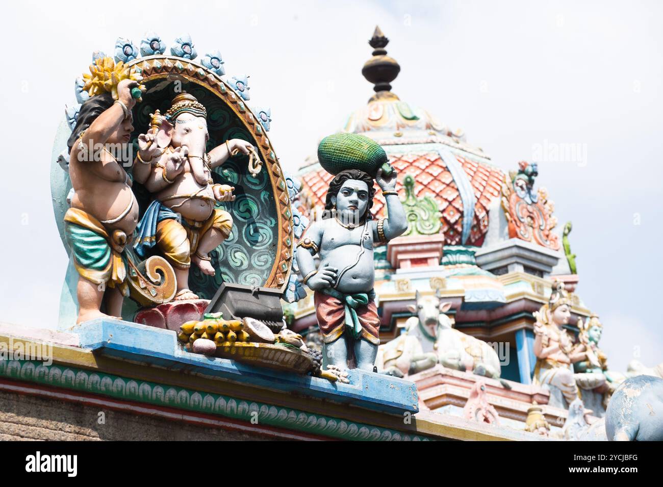 Hindu religious art. Ancient statue of Gods Stock Photo - Alamy