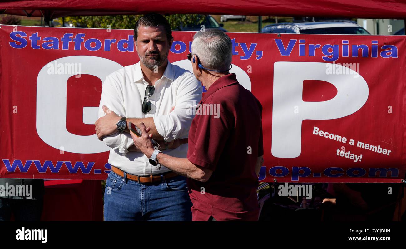 Republican congressional candidate Derrick Anderson, left, talks with ...