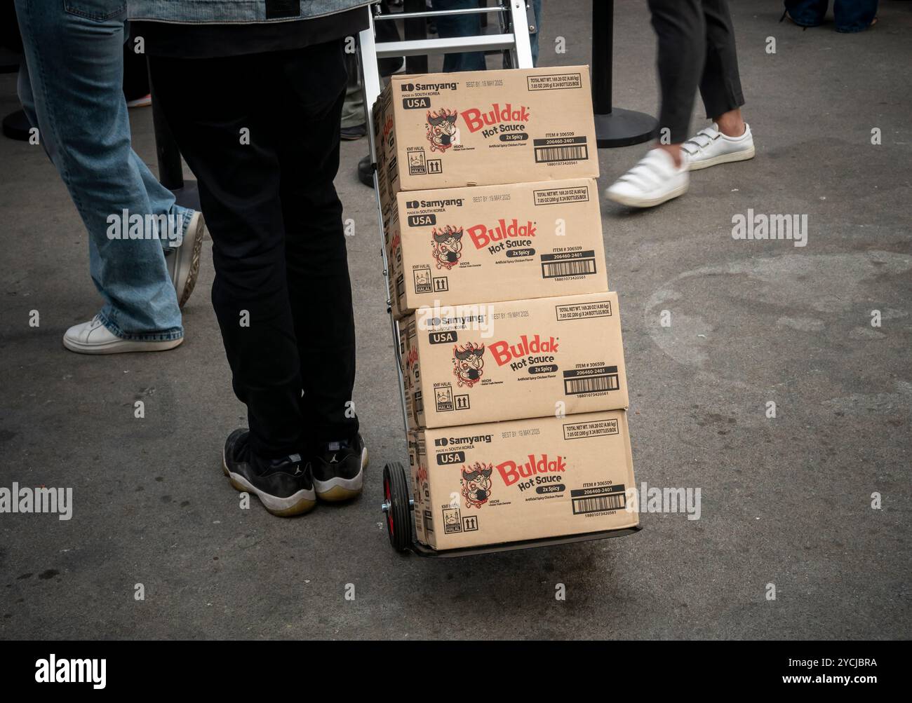 Buldak hot sauce hi-res stock photography and images - Alamy