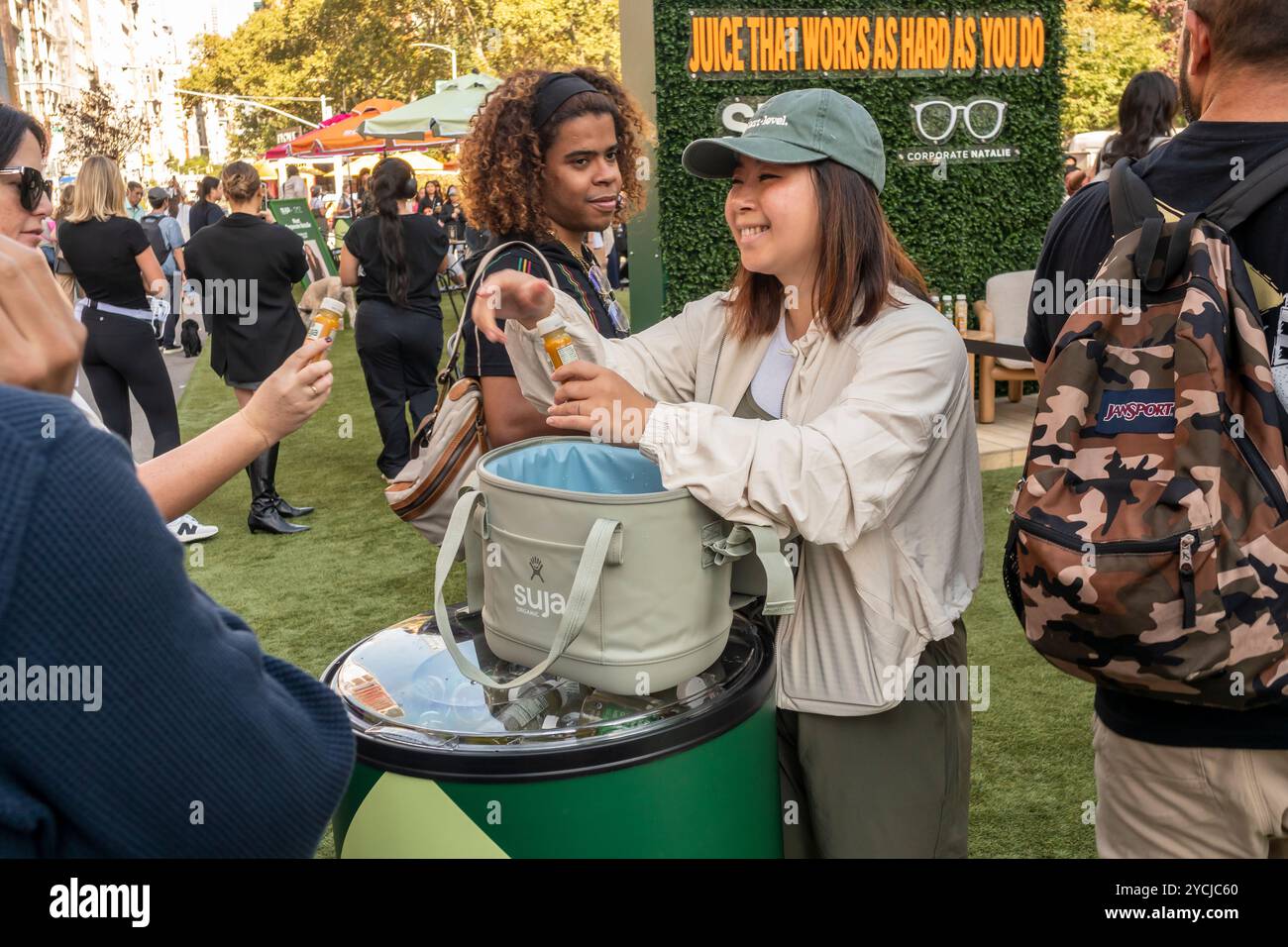 Brand activation of Suja Organic juices in Flatiron Plaza in New York ...