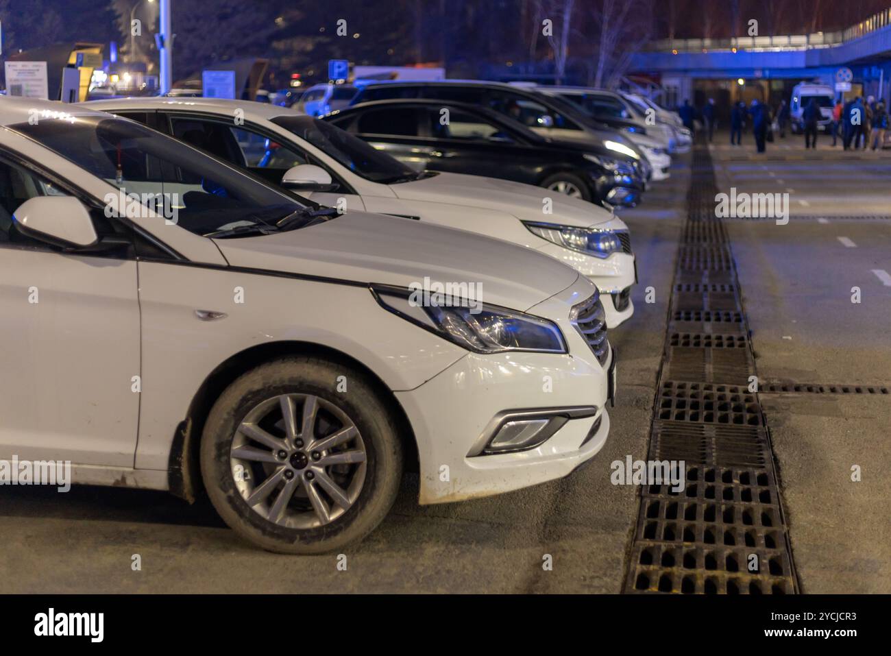 Cars parked in front of the airport hi-res stock photography and images ...