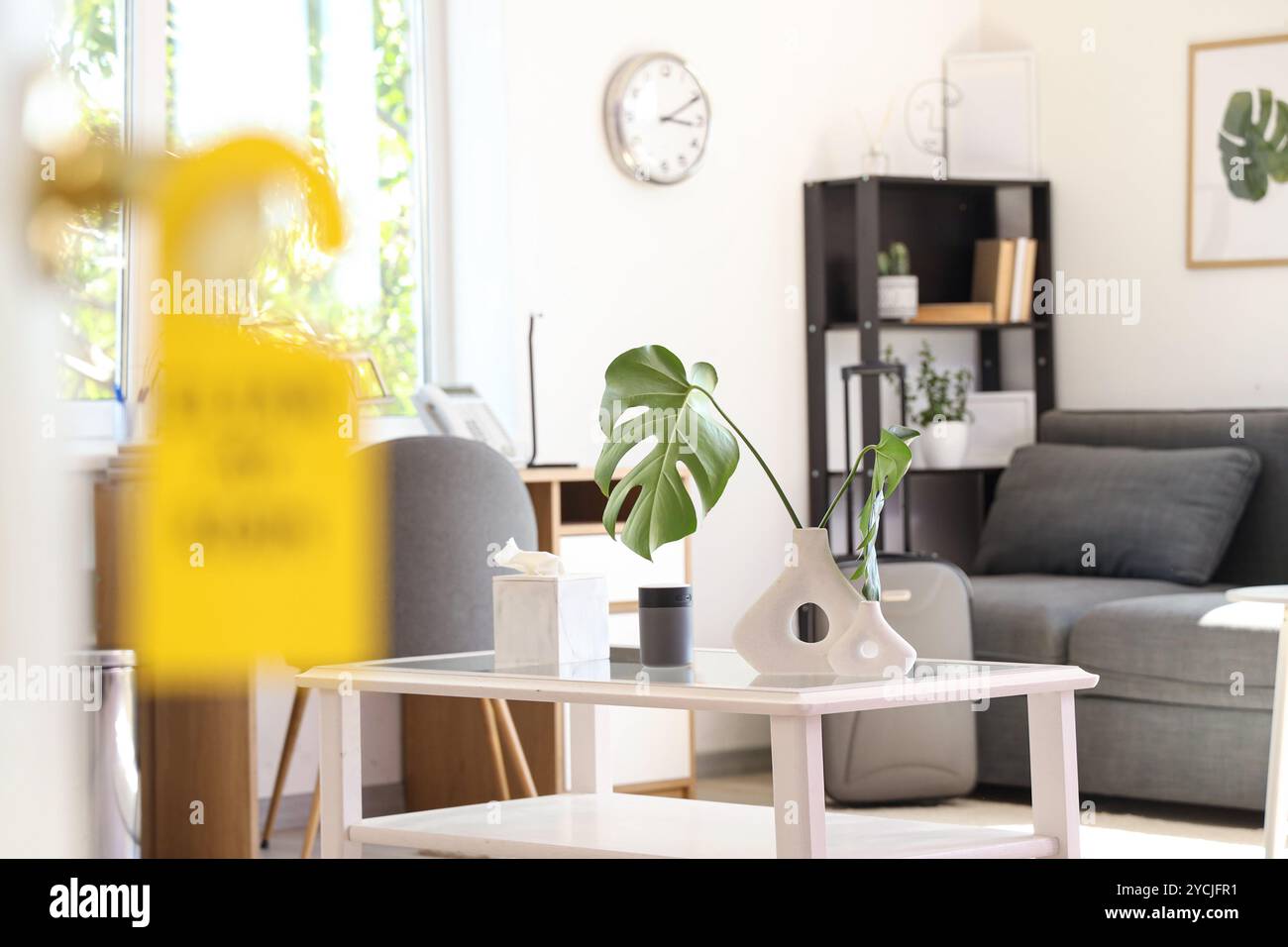 Door open hanger sign hi-res stock photography and images - Alamy