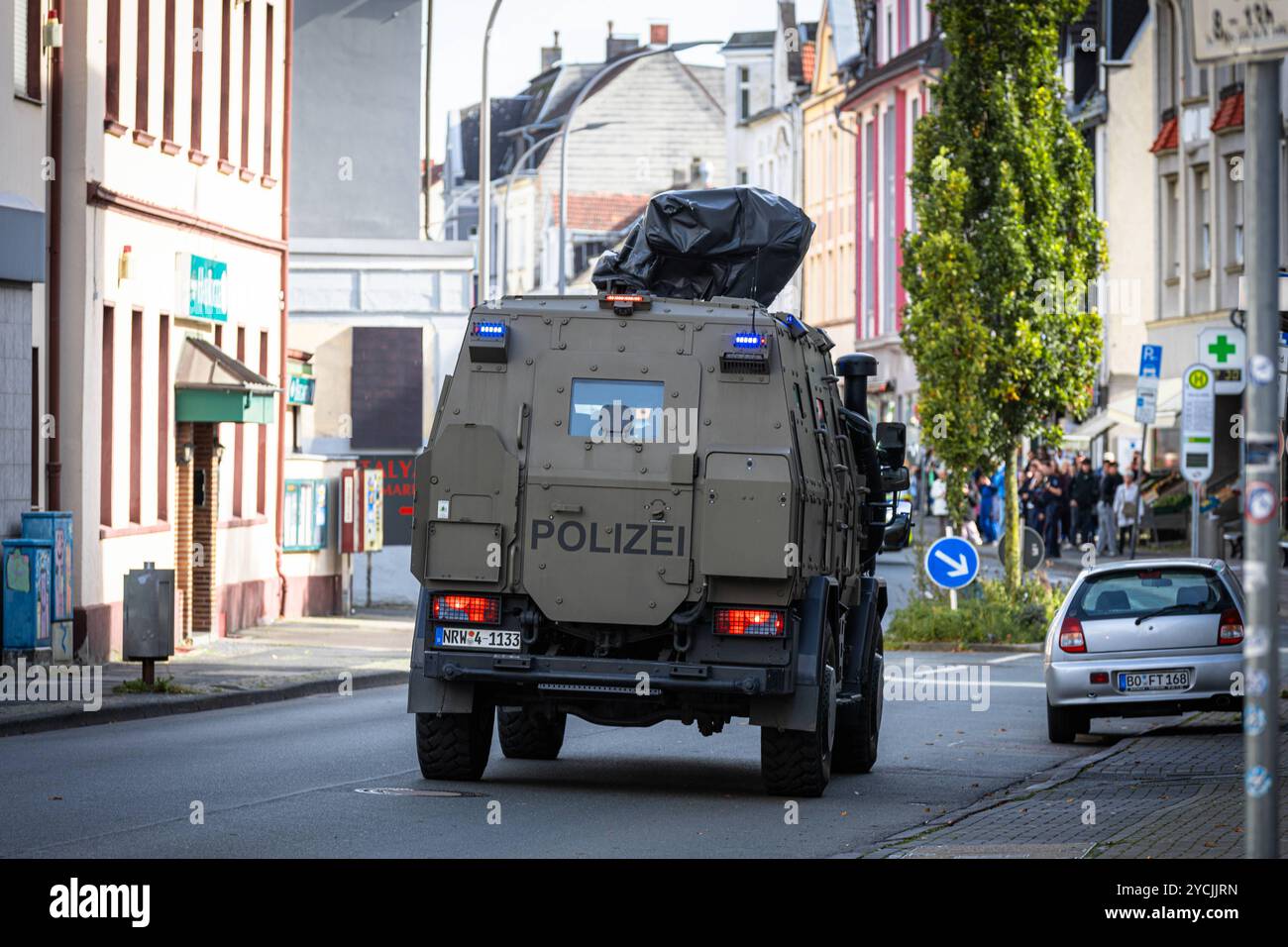 SEK-Einsatz in Bochum - Panzerwagen Survivor R im Einsatz *** SEK ...