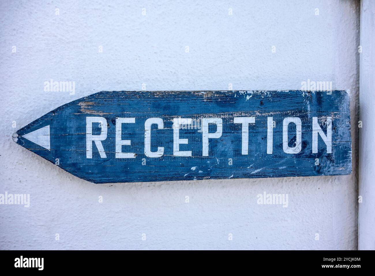 Blue white hotel reception hi-res stock photography and images - Alamy