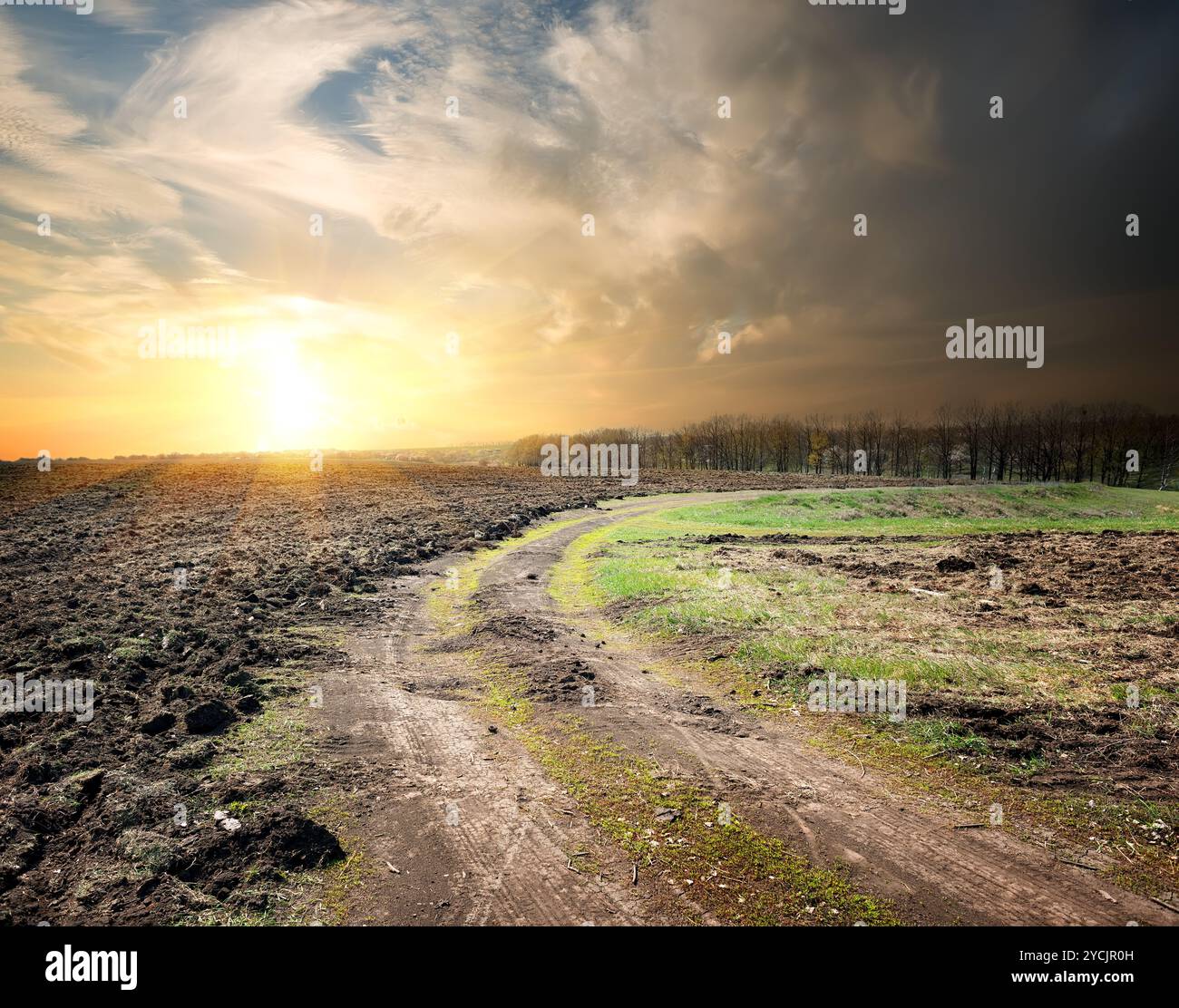 Land road hi-res stock photography and images - Alamy
