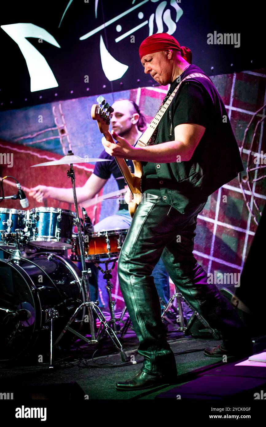 Male musician plays electric guitar hi-res stock photography and images ...