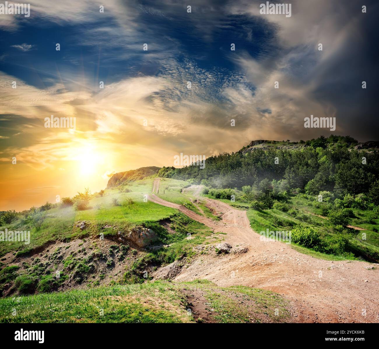 Fog over road hi-res stock photography and images - Alamy