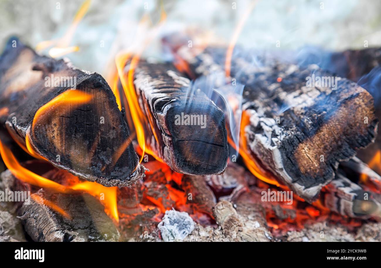 Wood burning in outdoor hi-res stock photography and images - Alamy
