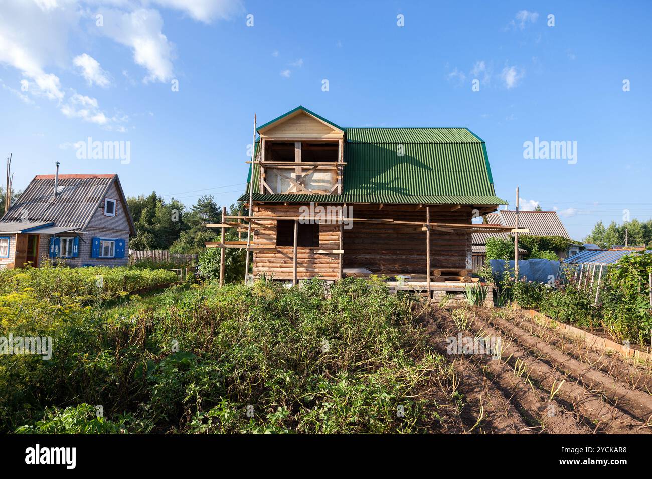 Construction frame house wooden beam hi-res stock photography and ...