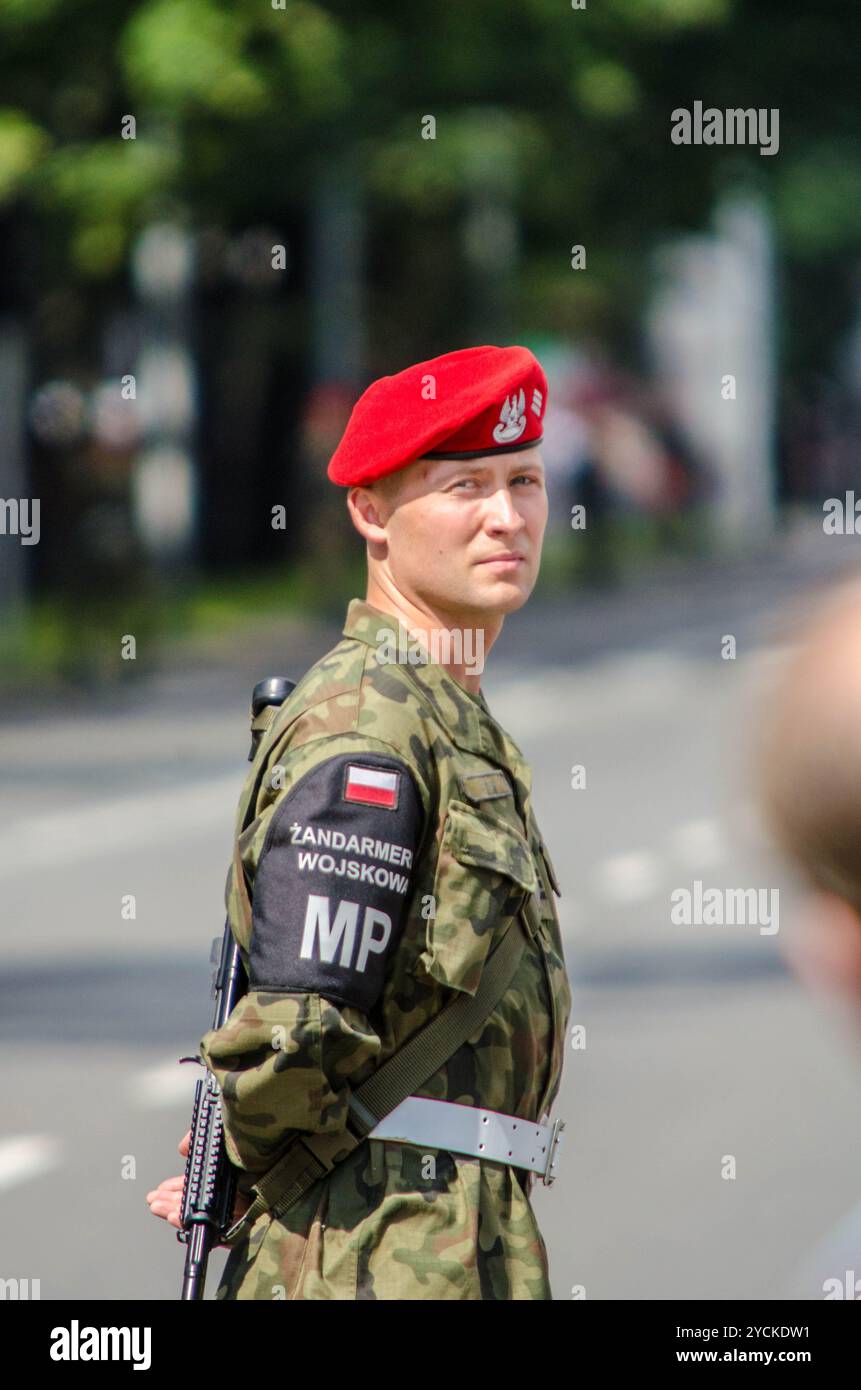 Red beret uniform hi-res stock photography and images - Alamy