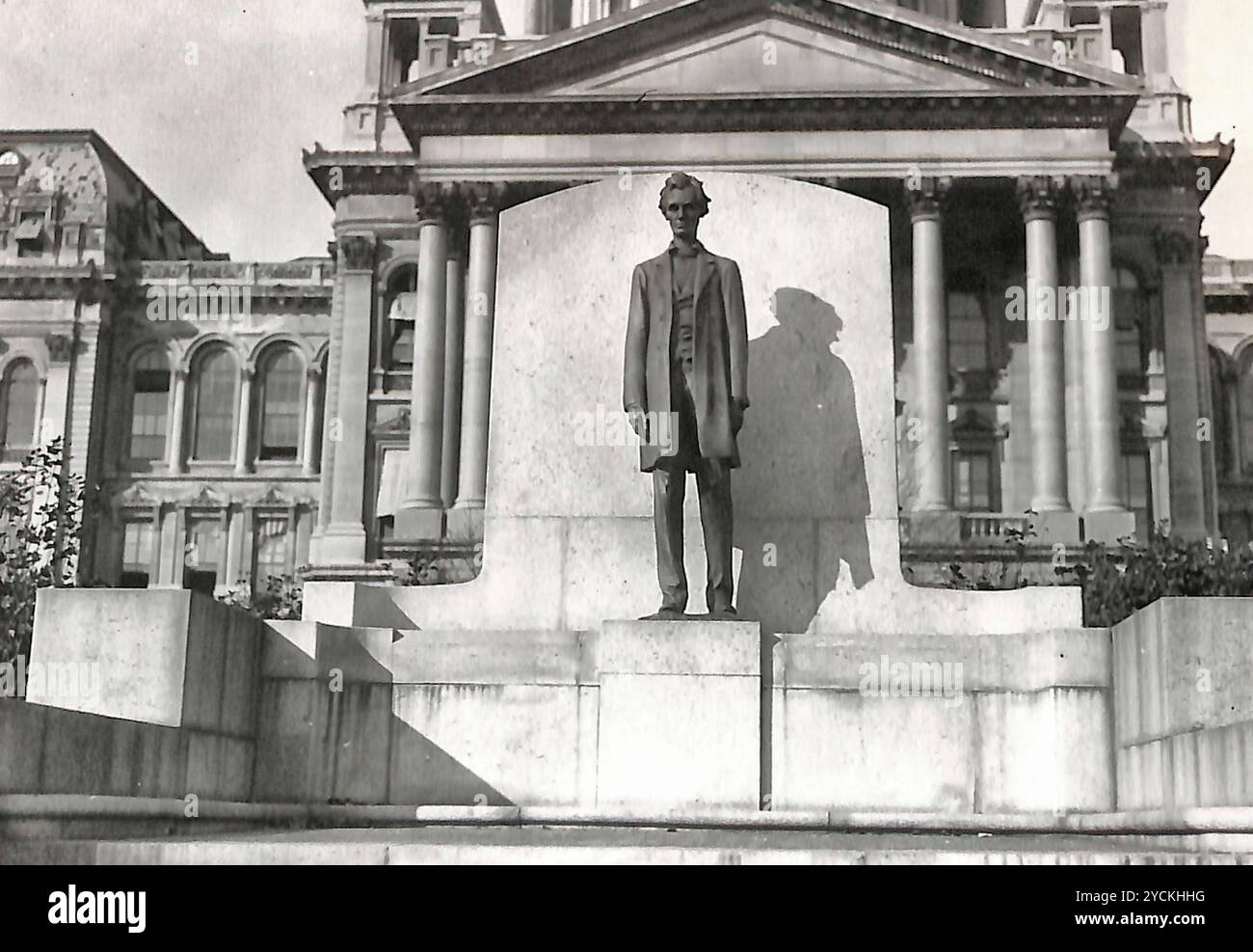 Abraham Lincoln's Statue at Springfield, Illinois, on U.S. Route 66 ...