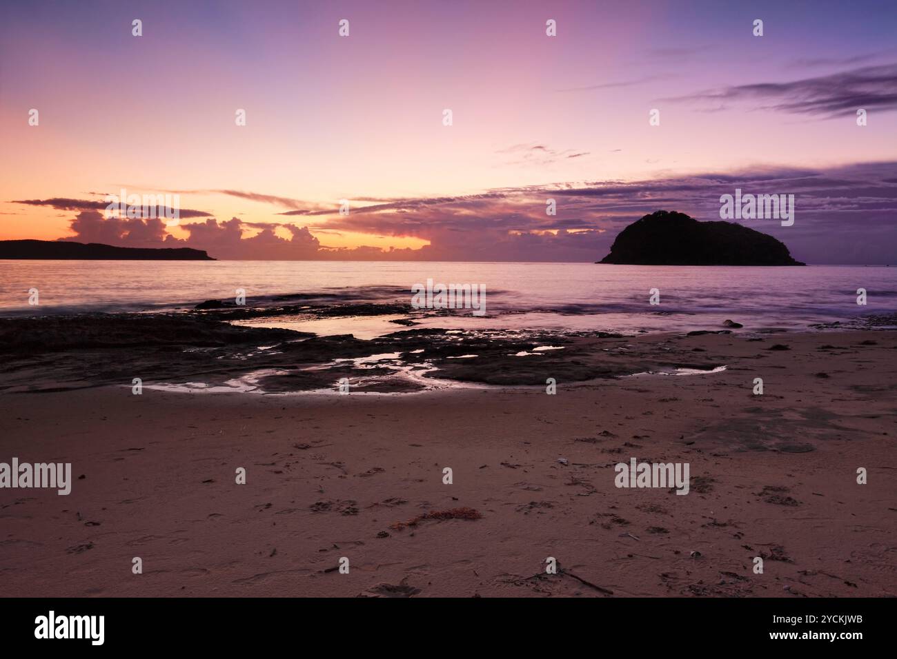 Ocean dawn sunrays and silhouettes Stock Photo - Alamy